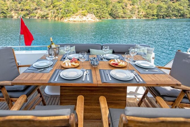 Private Luxury Yacht Cruise on Bosphorus - Personalized Experiences