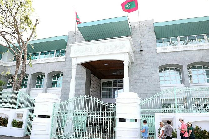 Private Male City Walking Tour with optional Vilimale tour - Logistics and Practicalities