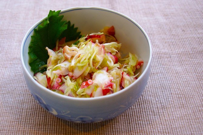 Private Market Tour and Cooking Lesson With a Tokyo Native Makiko in Her Home - Exploring the Local Market With Makiko