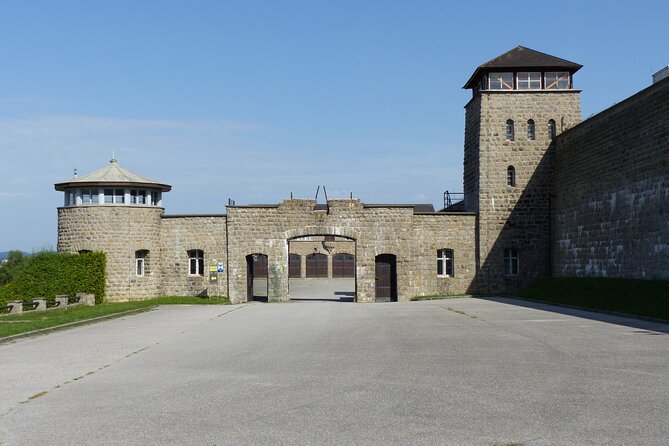 Private Memorial Tour from Vienna to Mauthausen & Eagle's Nest - Ascending to Eagle’s Nest: A Mix of History and Spectacular Views