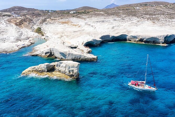 Private Milos Tour "Islands of Colours"- Luxury Boat Rental - Who Will Love This Tour?