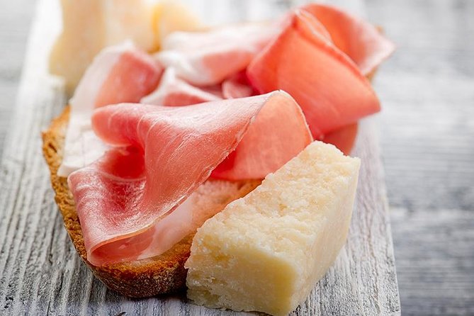 Private mini-cruise with picnic on Lake Como - Key Points