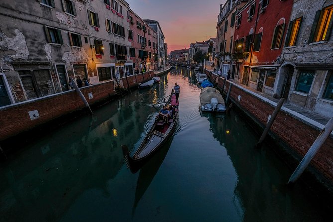 Private Mini Venice Photo Walk 2 Hours - Capturing Memorable Shots
