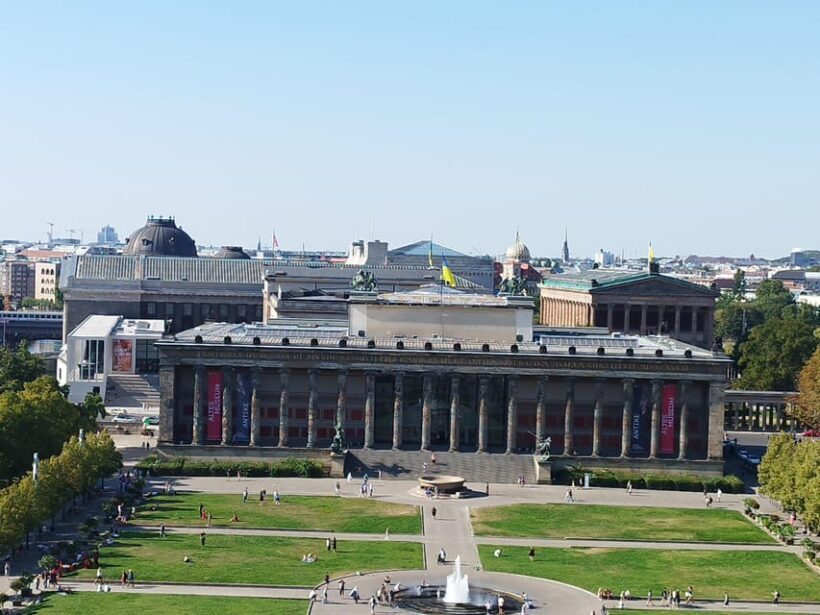 Private Minivan Tour Berlin Highlights Driver and Guide - FAQs