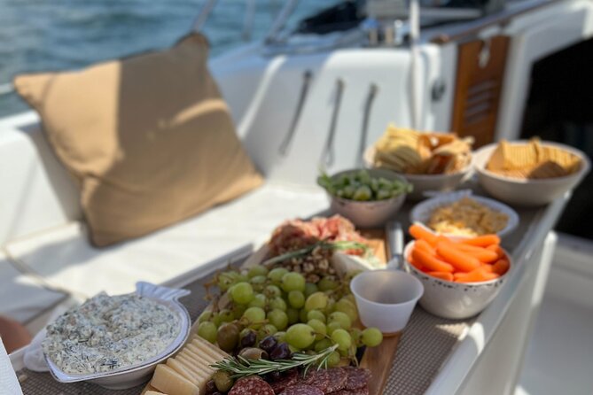 Private Morning Sailing/Dolphin & History Tours on Mystique - Crew Expertise and Service Quality