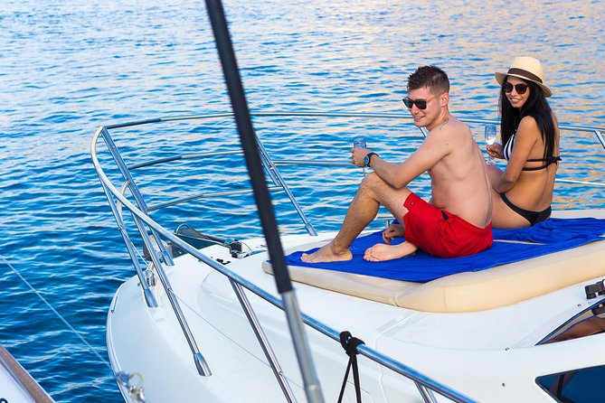 Private Motor Yacht Cruise in Santorini - Dining Options: A Taste of Greece