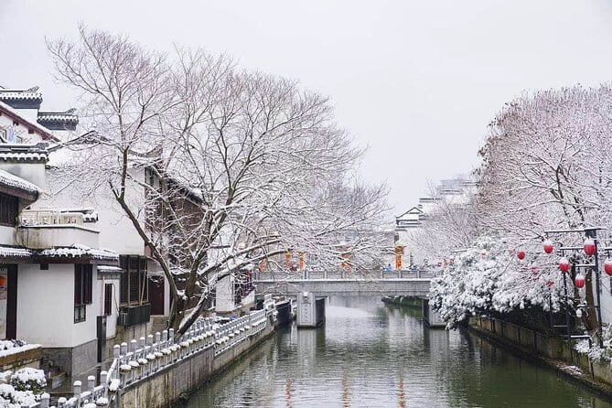 Private Nanjing Layover Tour to Confucius Temple and City Wall - Key Points