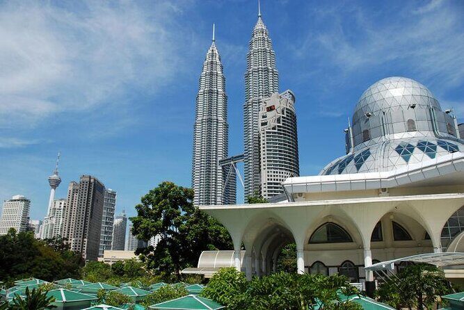 Private Night Tour: Petronas Twin Tower And Shopping - A Complete Guide to the Private Night Tour of Kuala Lumpur: From Petronas to Local Culture