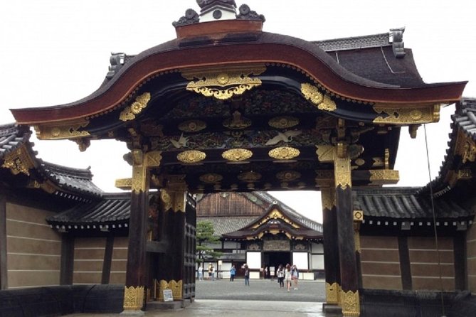 Private Nijo Castle Sightseeing and Nishiki Food Tour - Nijo Castle Sightseeing
