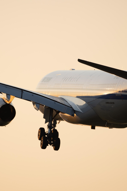 Private NYC Airport Transfer: LGA to Manhattan - Up to 5 - A Closer Look at the Itinerary & Logistics