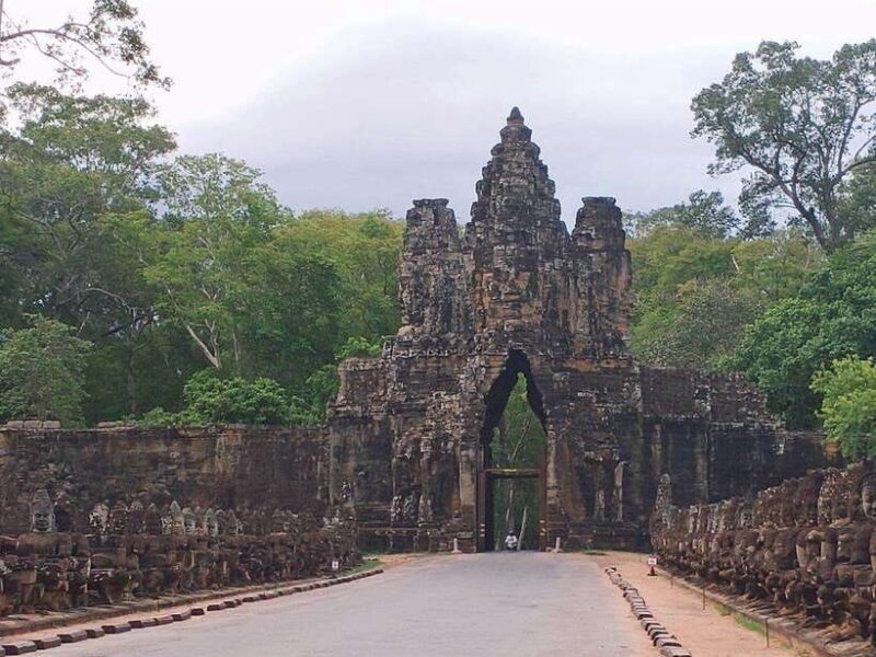 Private One Day Tour with Sunrise at Angkor Wat - Who Should Consider This Tour?