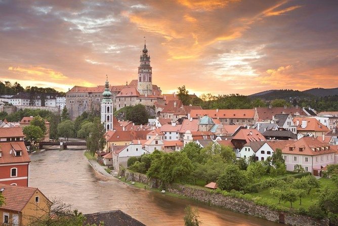 Private one way Sightseeing Transfer From Salzburg To Prague Via Cesky Krumlov - Exploring the Private Salzburg to Prague Transfer via Cesky Krumlov: An Authentic, Comfortable Journey