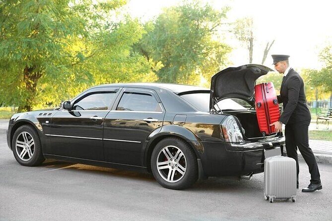 Private One-Way Transfer from Washington to Washington Airport - The ride from the city to Dulles Airport