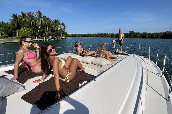 Private PADDLE-BOARD and YACHT Adventure - Food, Drinks, and Comfort