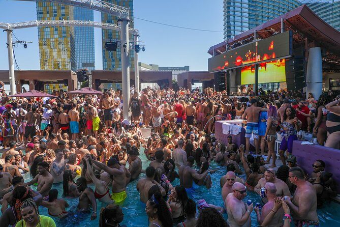 Private Party Bus Dayclub Crawl - Who Will Love This Tour?