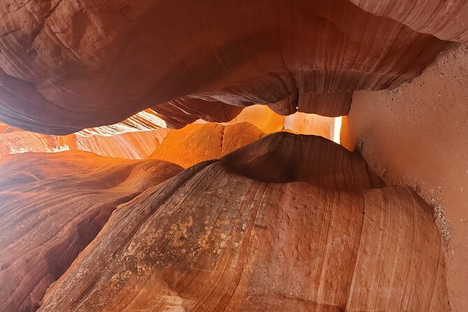 Private Peek-A-Boo Slot Canyon Guided Tours - Tour Experience and Guides