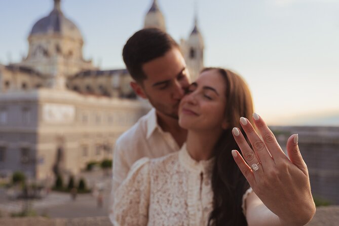 Private Photo Session Tour for Couples in Madrid - Key Points