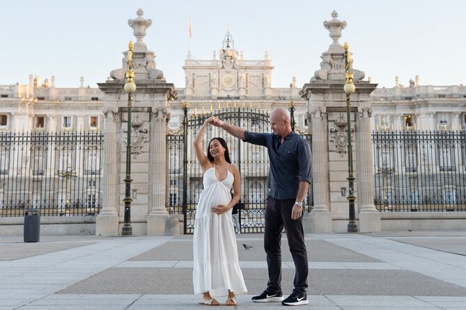 Private Photo Session Tour for Couples in Madrid - Photography Details