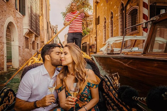 Private Photo Shoot in Venice With Gondola Ride - Pickup and Meeting Arrangements