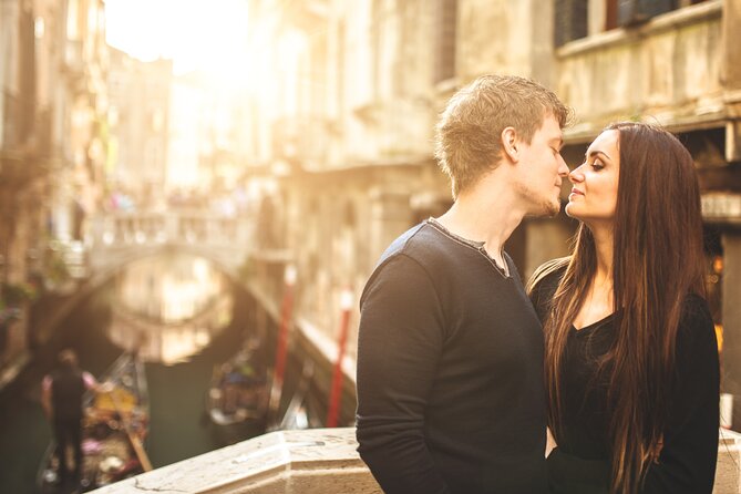 Private Photoshoot on Personal Gondola in Venice - Photographer Highlights