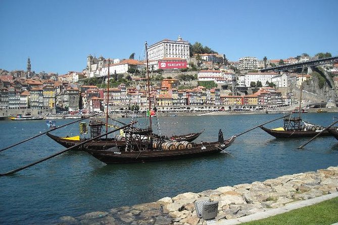 Private Porto From Lisbon With Portuguese Lunch and Porto Wine Tasting - Knowledgeable and Accommodating Guides