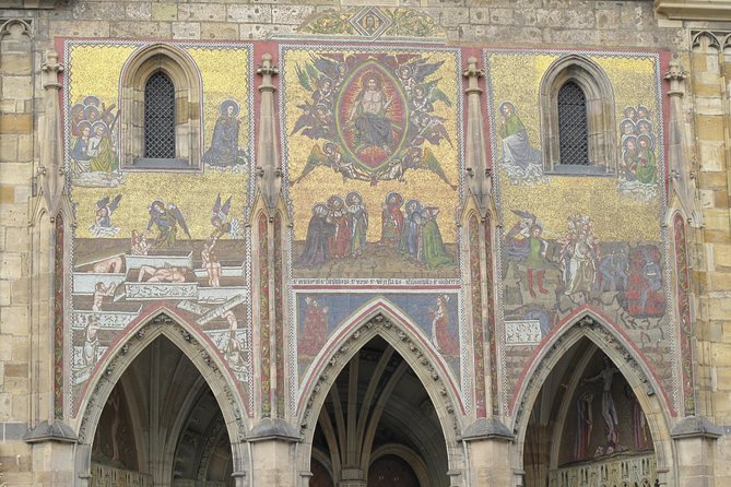 Private Prague Castle Tour With a Czech Guide, Meet up at Hotel - Navigating the Castle Complex
