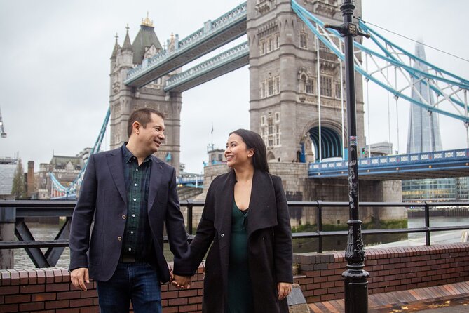 Private Professional Photoshoot Outside Tower Bridge in London - Key Points