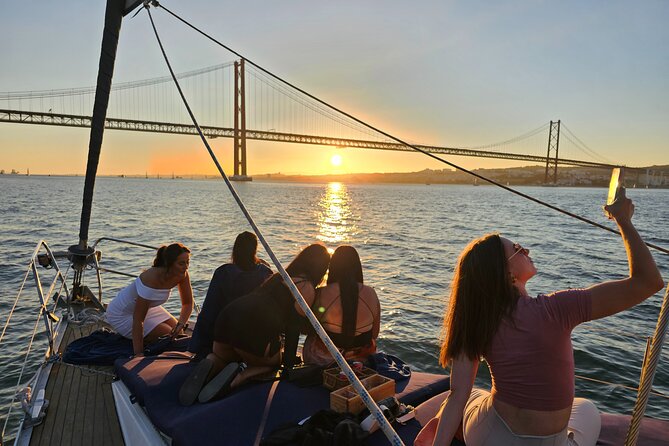 Private Relaxing Sunset Tour along the Tagus River - The Itinerary: Highlights and What to Expect