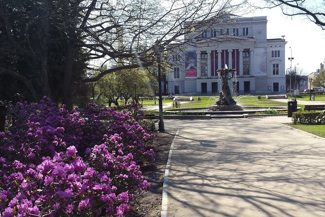 Private Riga Old Town Walking Tour - Guide Experience and Reviews