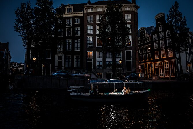 Private Romantic Evening Canal Cruise in Amsterdam - Capturing Memorable Moments