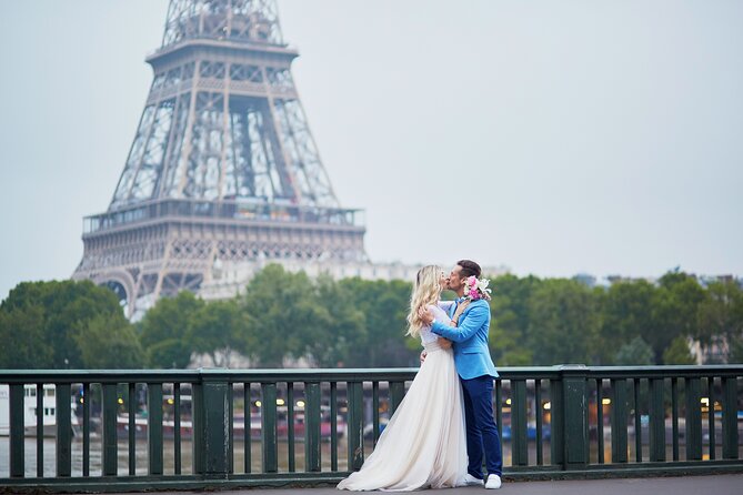 Private Romantic Photoshoot in Paris with Bouquet of Flowers - The Itinerary in Detail