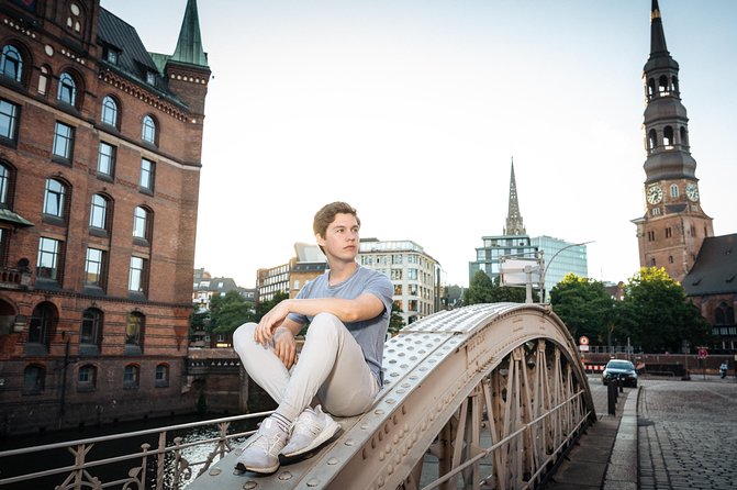 Private Romantic Urban & Street Photoshoot - Capturing Romantic Moments in Hamburg