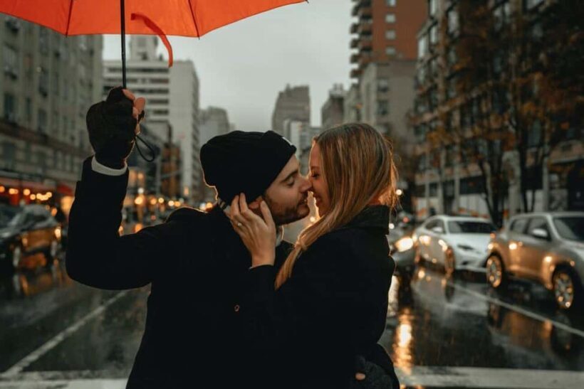 Private Romantic Walking Tour For Couples in Montreal - Key Points