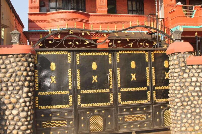 private room with mini kitchen - Key Points