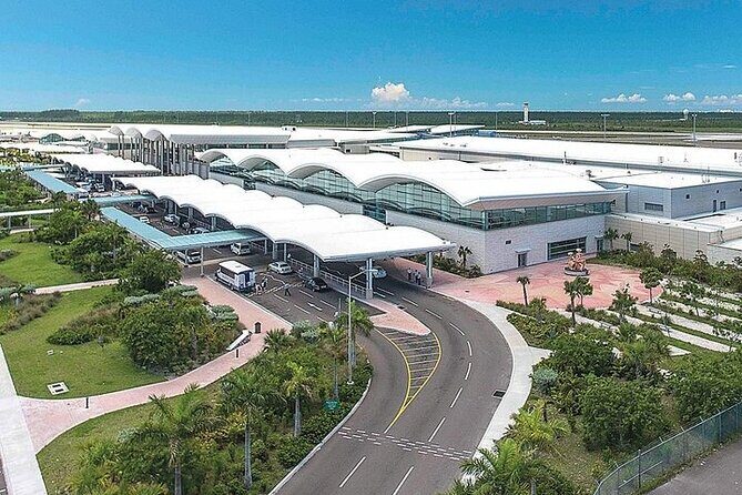 Private Roundtrip Minivan Airport Transfer to Paradise Island - A Closer Look at the Itinerary