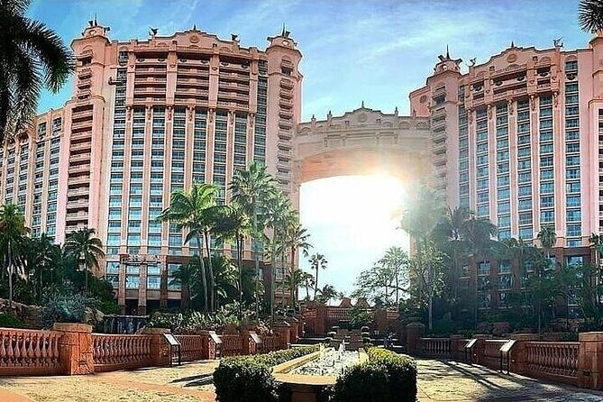 Private Roundtrip Sedan Airport Transfer to Paradise Island - A Closer Look at the Itinerary