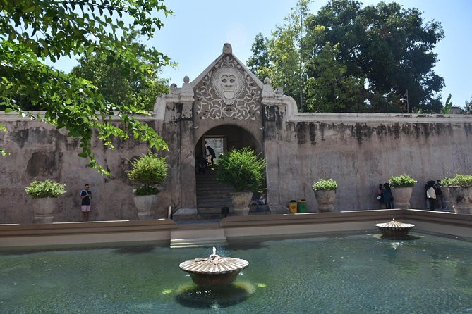 Private Royal Heritage Tour: Yogyakarta Palace, Watercastle, Sonobudoyo Museum - Practical Details and Tips