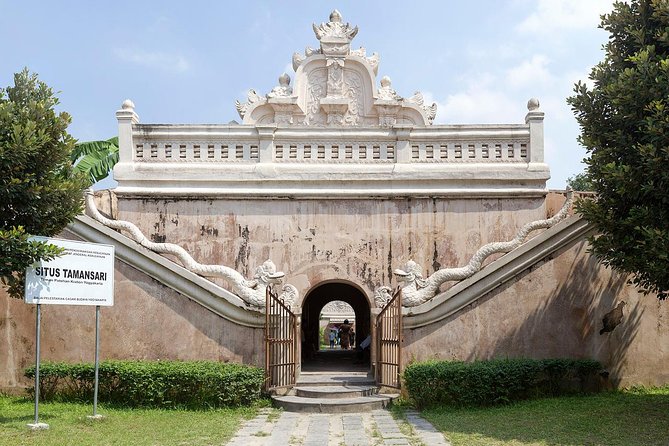 Private Royal Heritage Tour: Yogyakarta Palace, Watercastle, Sonobudoyo Museum - FAQ