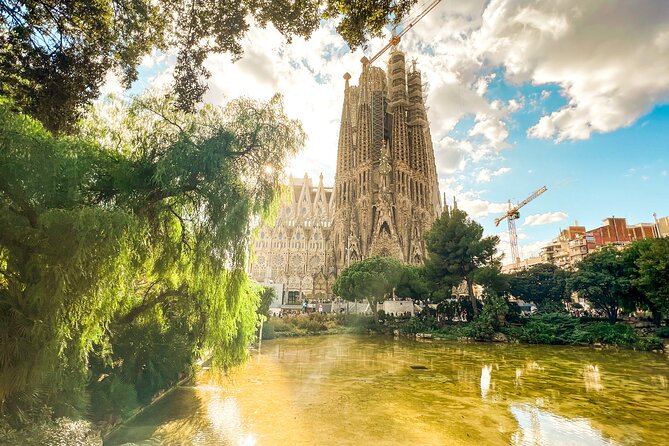Private Sagrada Familia and Park Guell With Pickup - Inclusions and Amenities