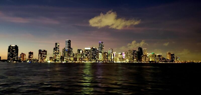 Private Sail Cruise around Miami waterfront - Included Amenities & Extras