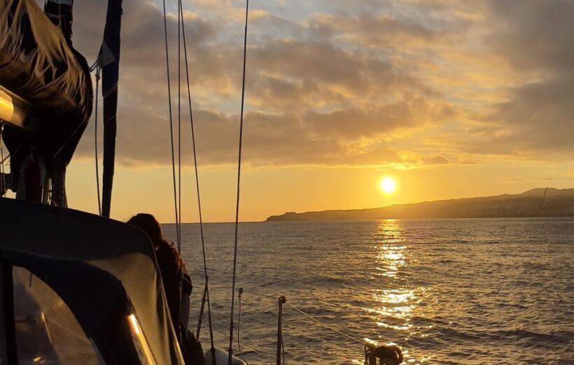 Private Sailing Sunset Tour PDL - Key Points