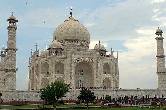 Private same day Taj Mahal tour for solo traveller - The Experience in Detail