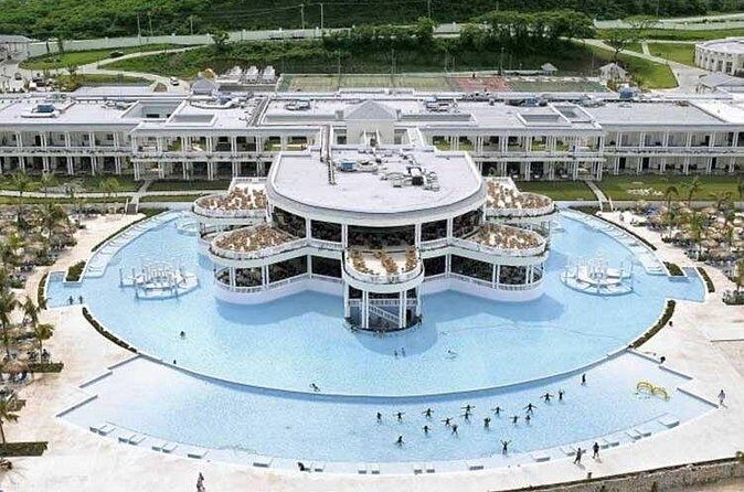 Private Sangster Airport Transfer to Grand Palladium Resort - Who Would Benefit Most?