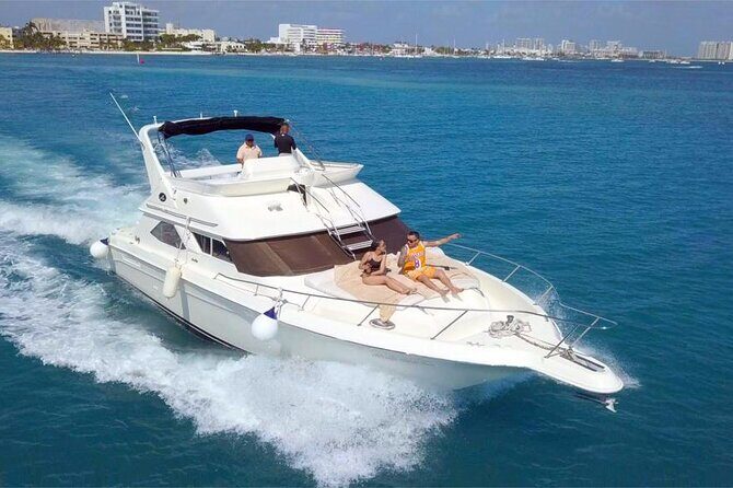 Private SeaRay 47ft Yacht Rental Cancun 23P6 - FAQ