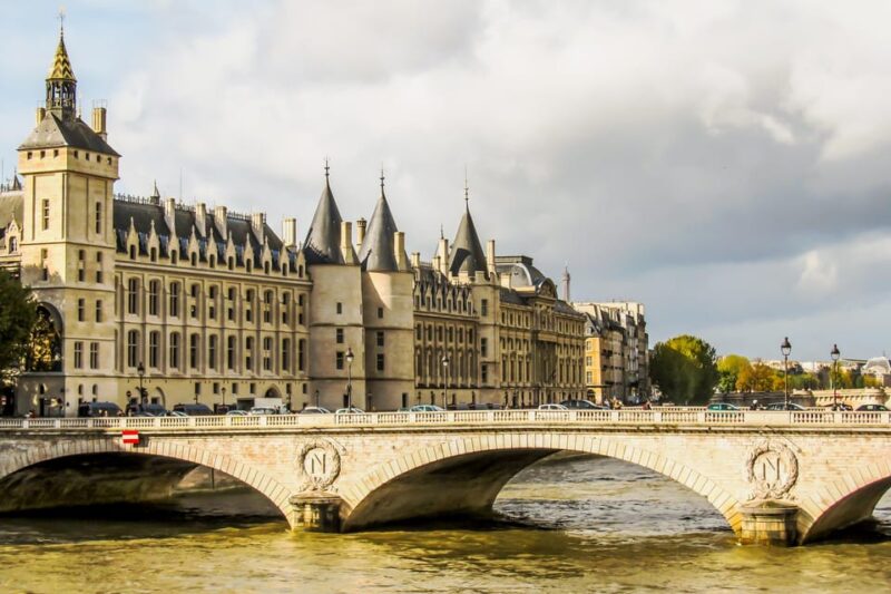 Private Secrets of Paris Bike Tour - Detailed Itinerary Breakdown