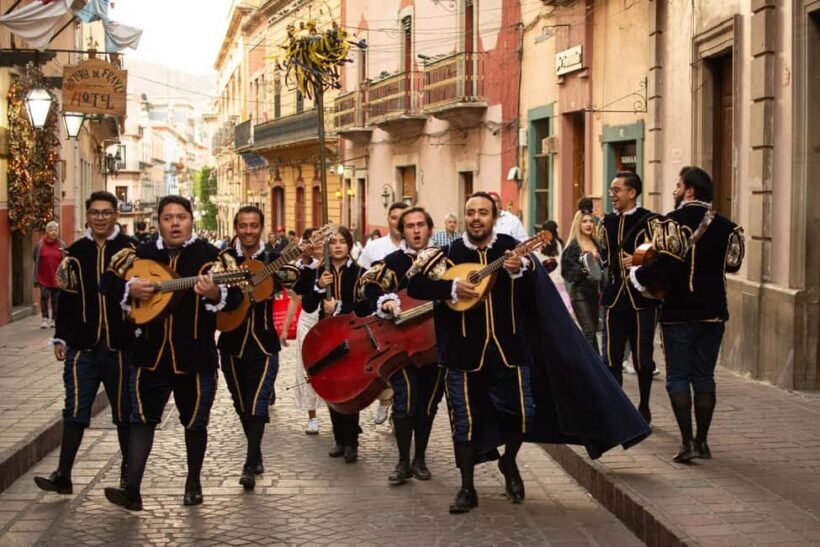 Private serenade in Guanajuato with the musical group "La Estudiantina" - Suitability and Recommendations