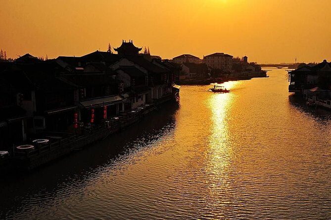 Private Shanghai Layover Tour to Zhujiajiao Water Village - What Travelers Are Saying