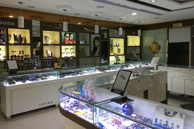 Private Shanghai Shopping Tour with Local Shopping Guru - Key Points