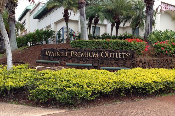 Private Shopping Tour from Honolulu to Waikele Premium Outlets - An Honest Look at a Convenient Shopping Experience on Oahu