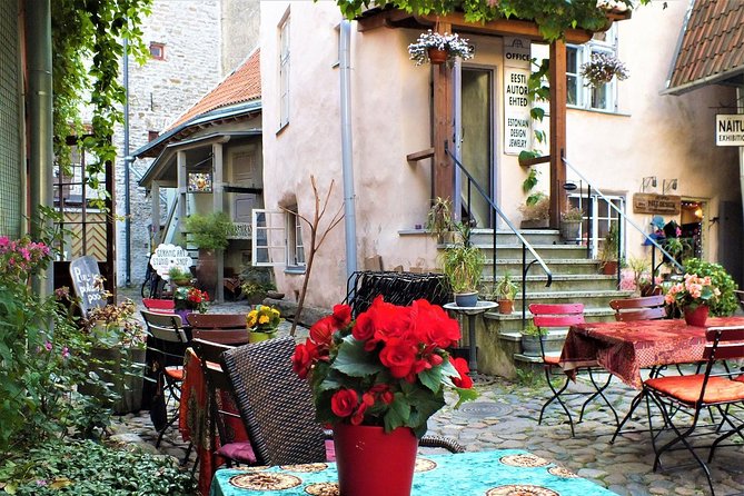 Private Shore Excursion: Tallinn Old Town Walking Tour With Round-Trip Transfer - Explore Tallinns Old Town